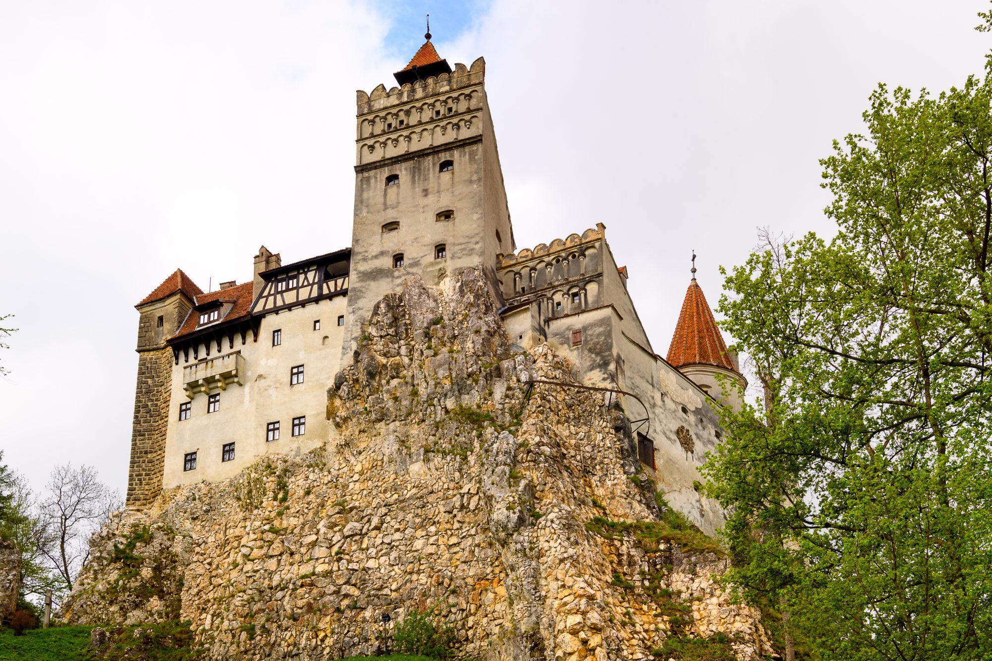 Castelul Bran: Istorie, Mit și Atractii Turistice