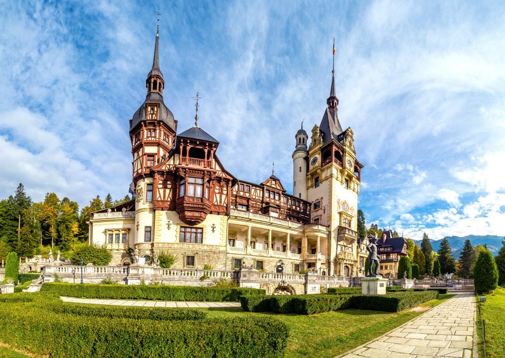 Castelul Peleș: O Capodoperă Românească - Transylvanian Inn