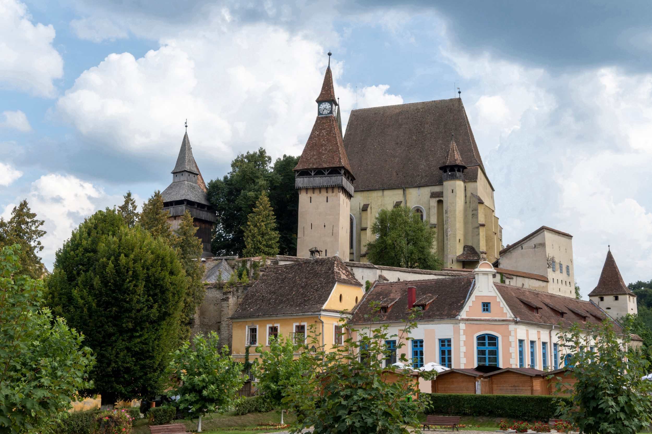 Bisericile fortificate din Transilvania: Comori ale arhitecturii ...