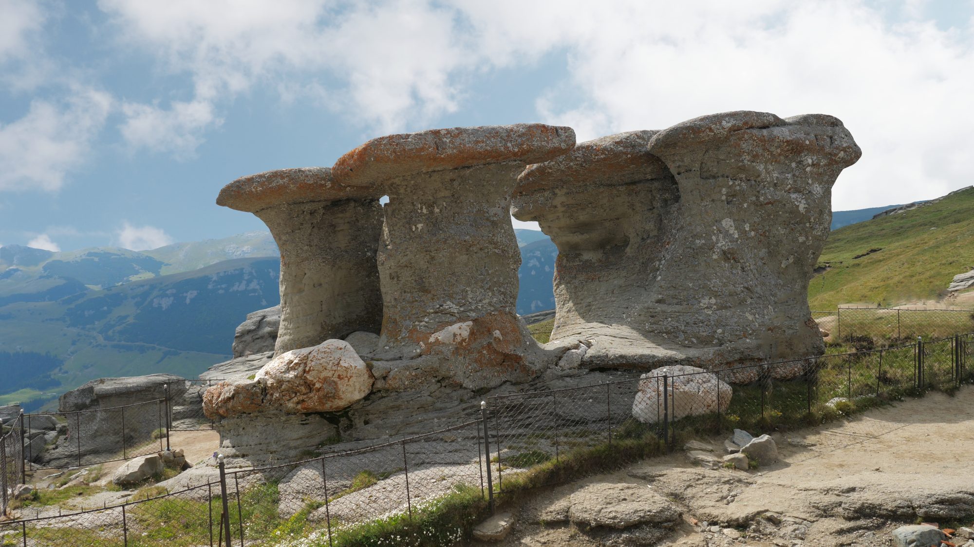 Munții Bucegi: Un paradis natural cu priveliști uimitoare și trasee ...
