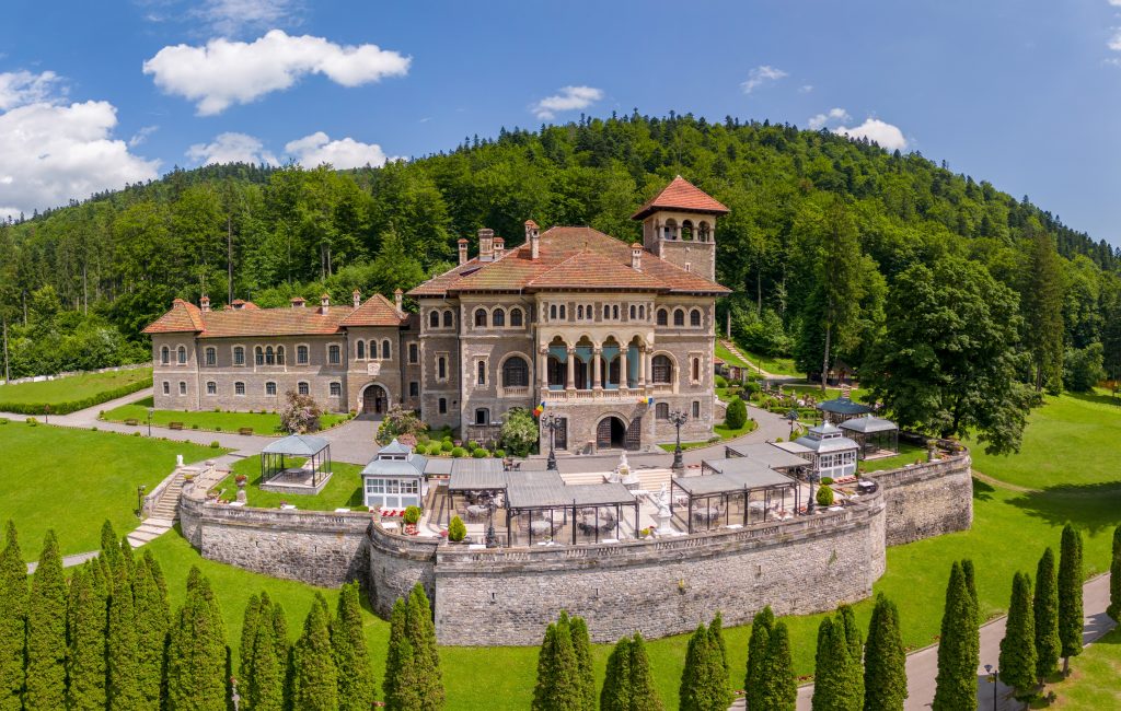 Castelul Cantacuzino: O bijuterie arhitecturală în inima Bucegilor ...