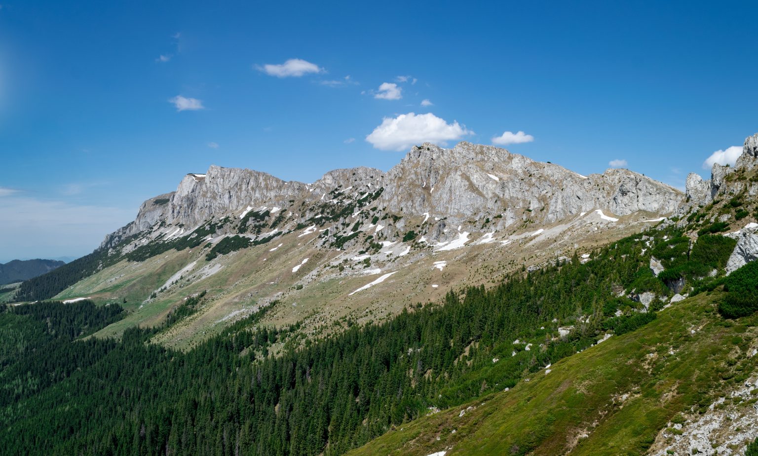 Munții Bucegi: Un paradis natural cu priveliști uimitoare și trasee ...