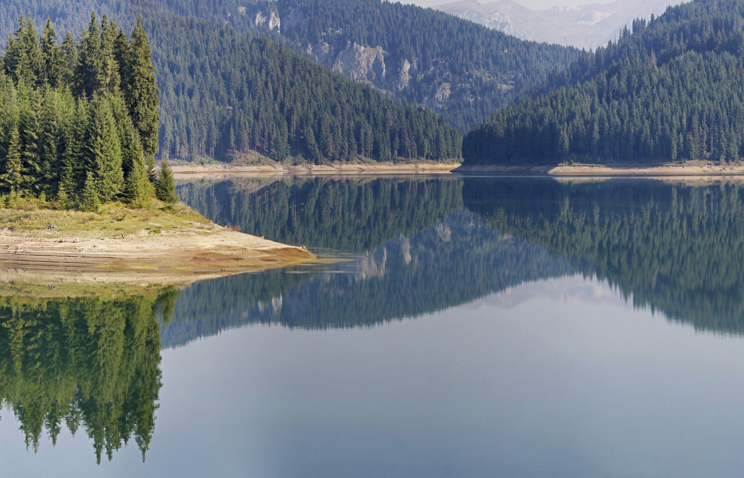 Lacul Bolboci: aventură și relaxare în natură - Transylvanian Inn