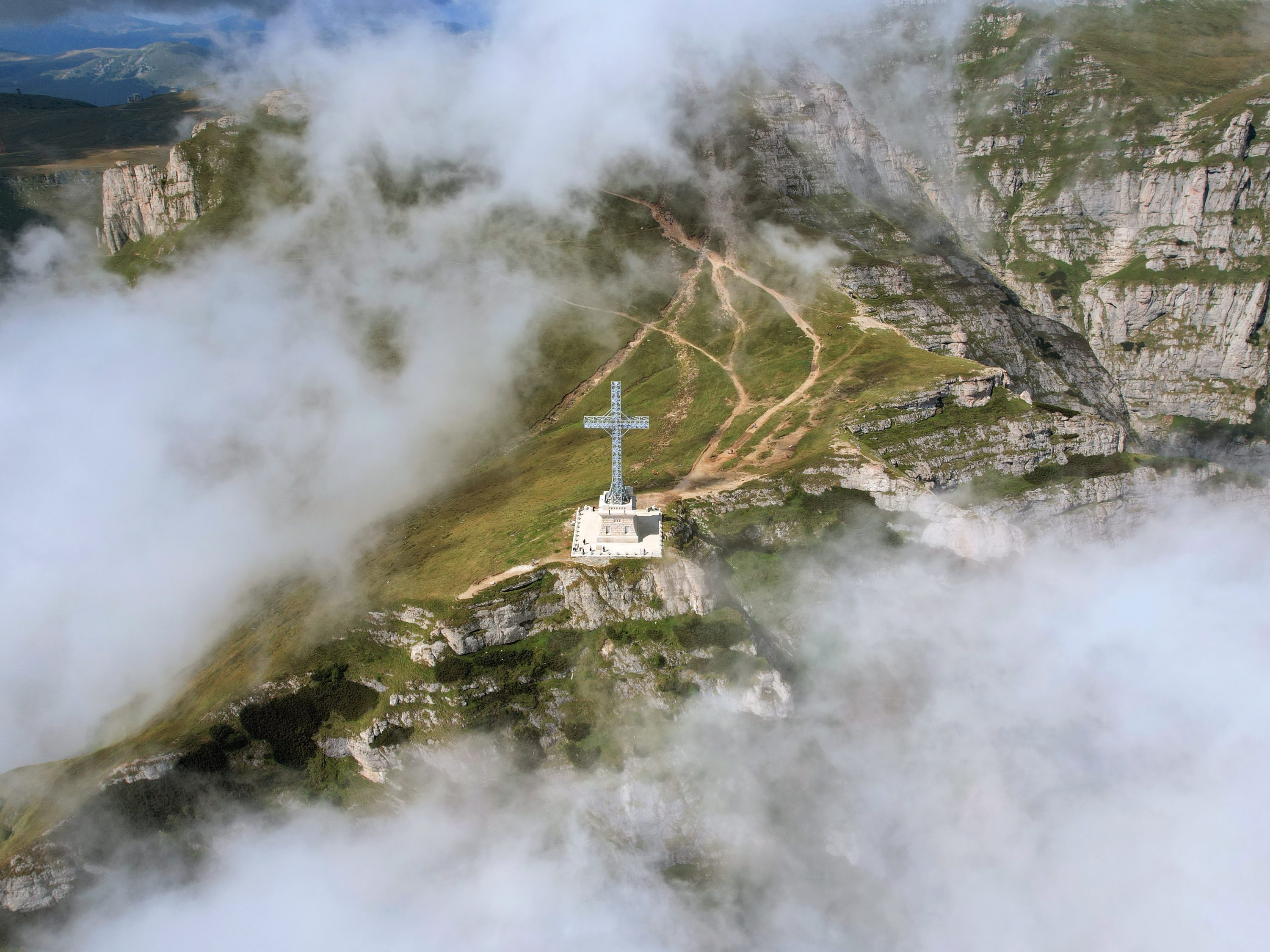 Vârful Caraiman: Muntele impunător din inima Bucegilor - Transylvanian Inn